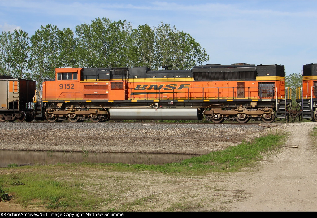 BNSF 9152